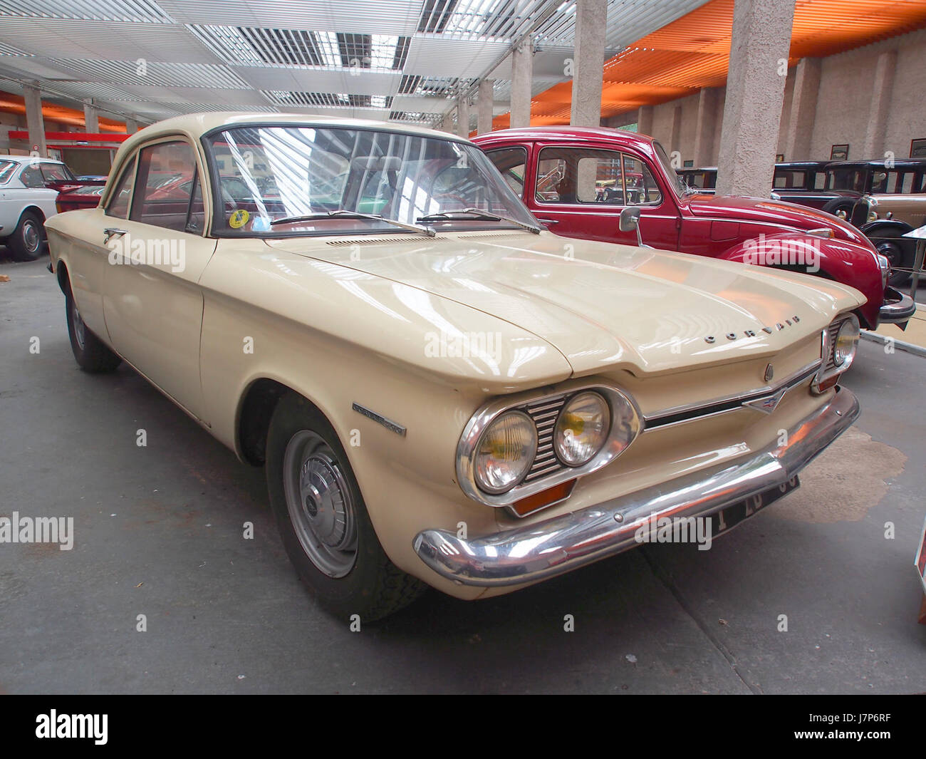The 1962 Chevrolet Corvair, with a 6-cylinder engine and 2.6L capacity ...