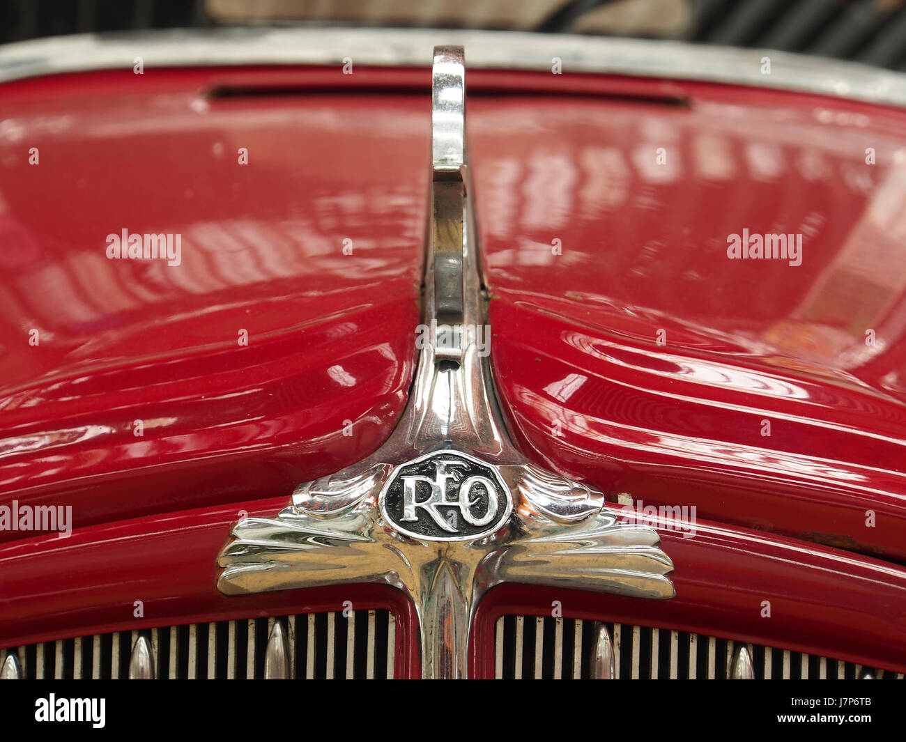 1935 1936 REO Flying Cloud Six hood ornament and logo, 6 cylinders ...