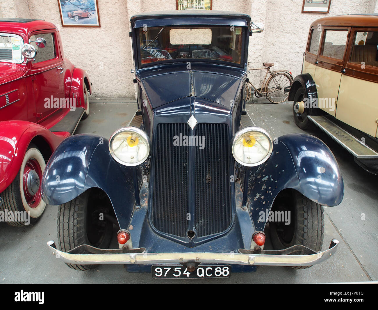 This title refers to a 1931 Renault KZ 5 car, featuring a 4-cylinder ...