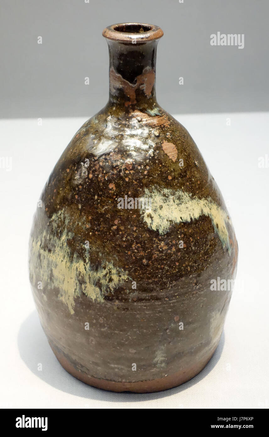 This Shodai ware bottle from the Edo period (18th century) is a fine ...