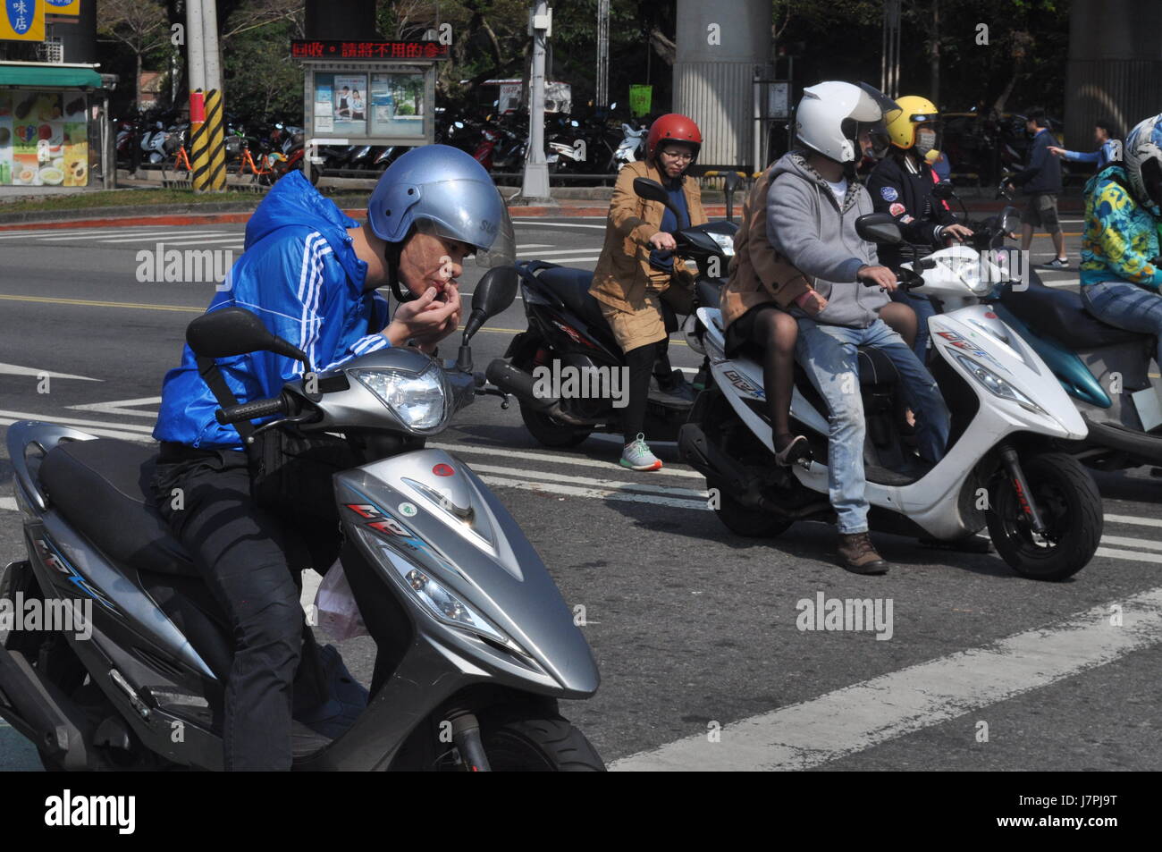 Taipei, Taiwan, scooters traffic Stock Photo - Alamy