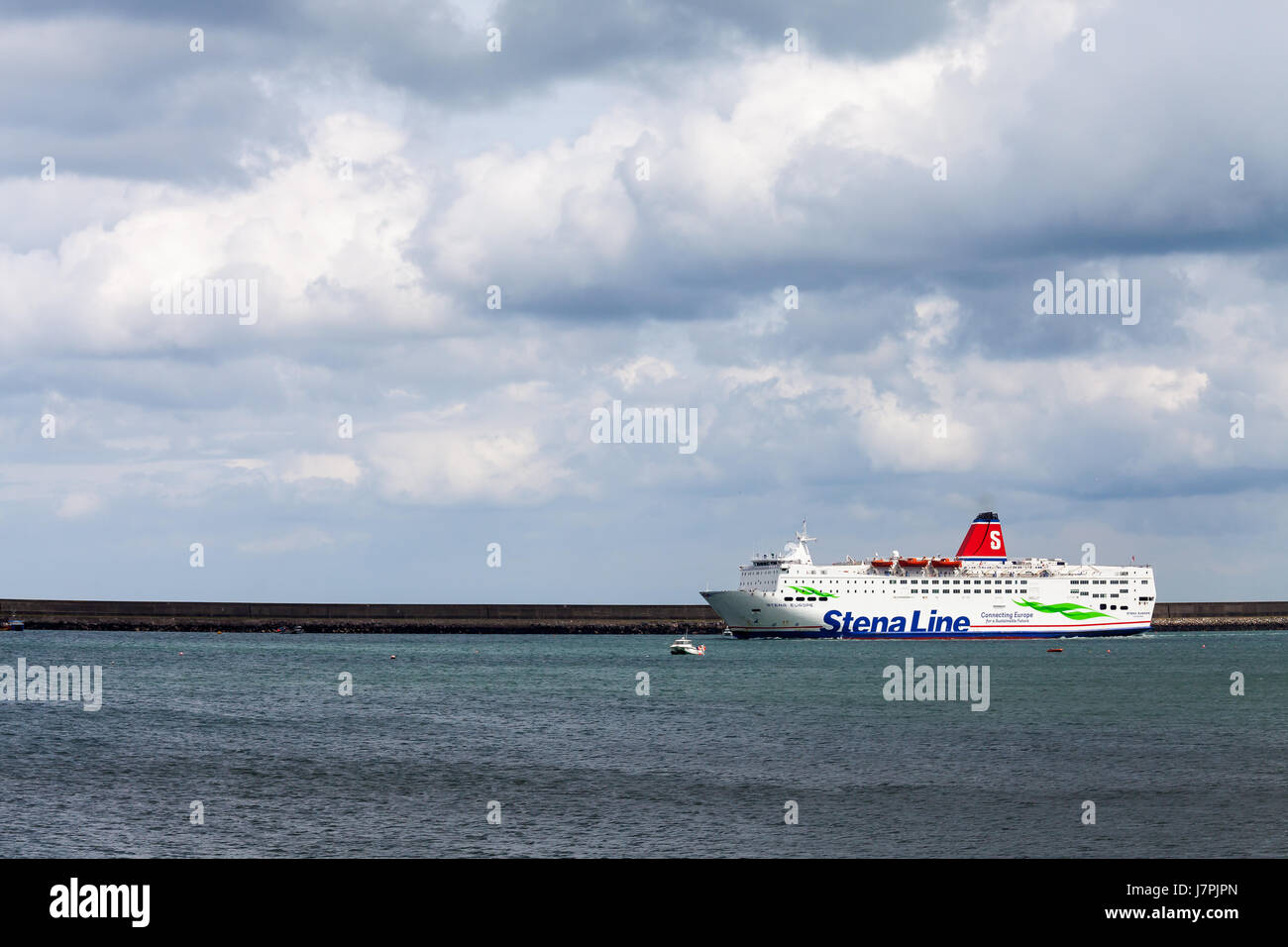 Stena Line Ferry coming in to Fishguard Harbour May 2017 Stock Photo ...