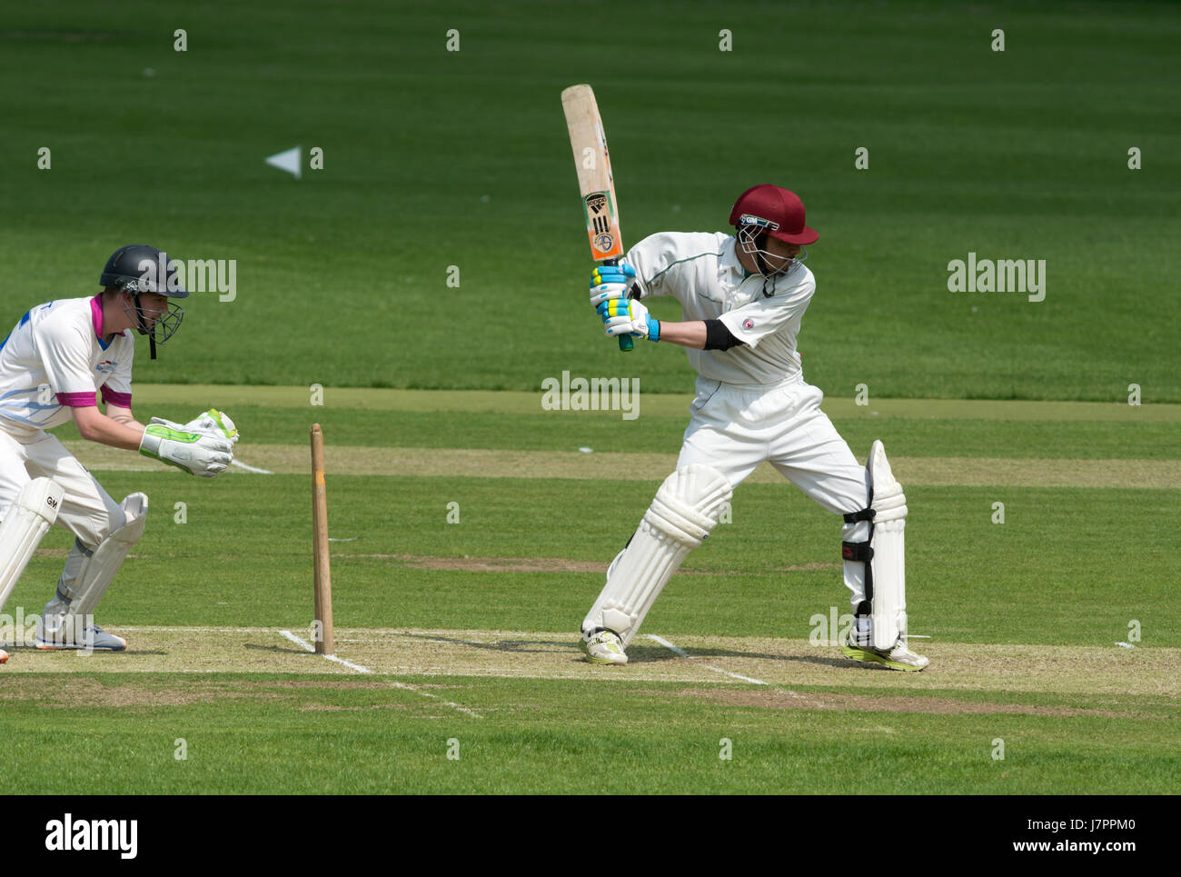 Cricket players wearing whites hi-res stock photography and images - Alamy