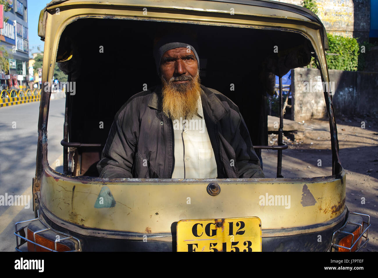 Auto rickshaw driver driving rickshaw hi-res stock photography and ...