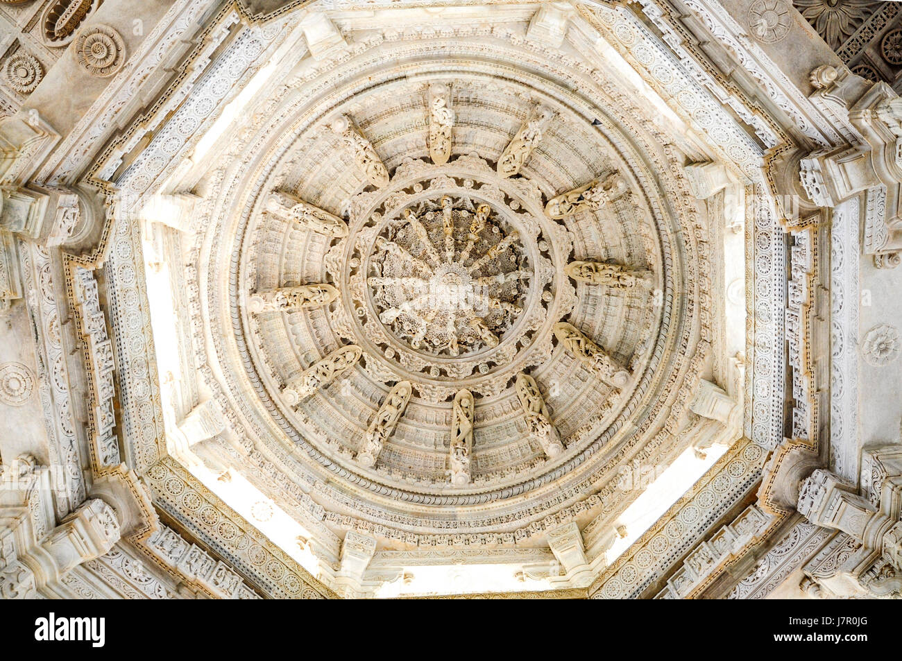Circle ceiling in a temple in Ranakpur in India Stock Photo - Alamy