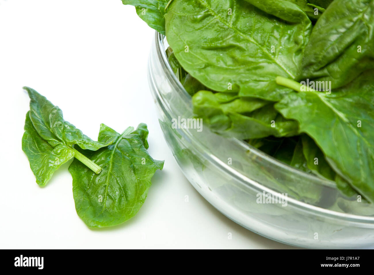 vitamins vitamines green leaves vegetable spinach foliage healthy glass ...