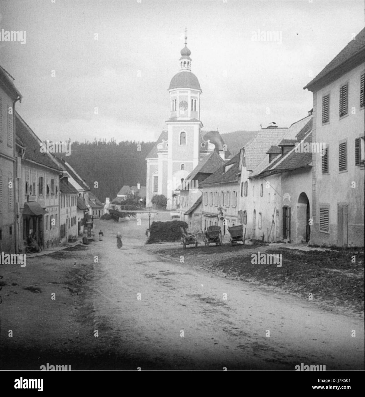 Birkfeld Hauptplatz gegen die Kirche 1898 Stock Photo - Alamy