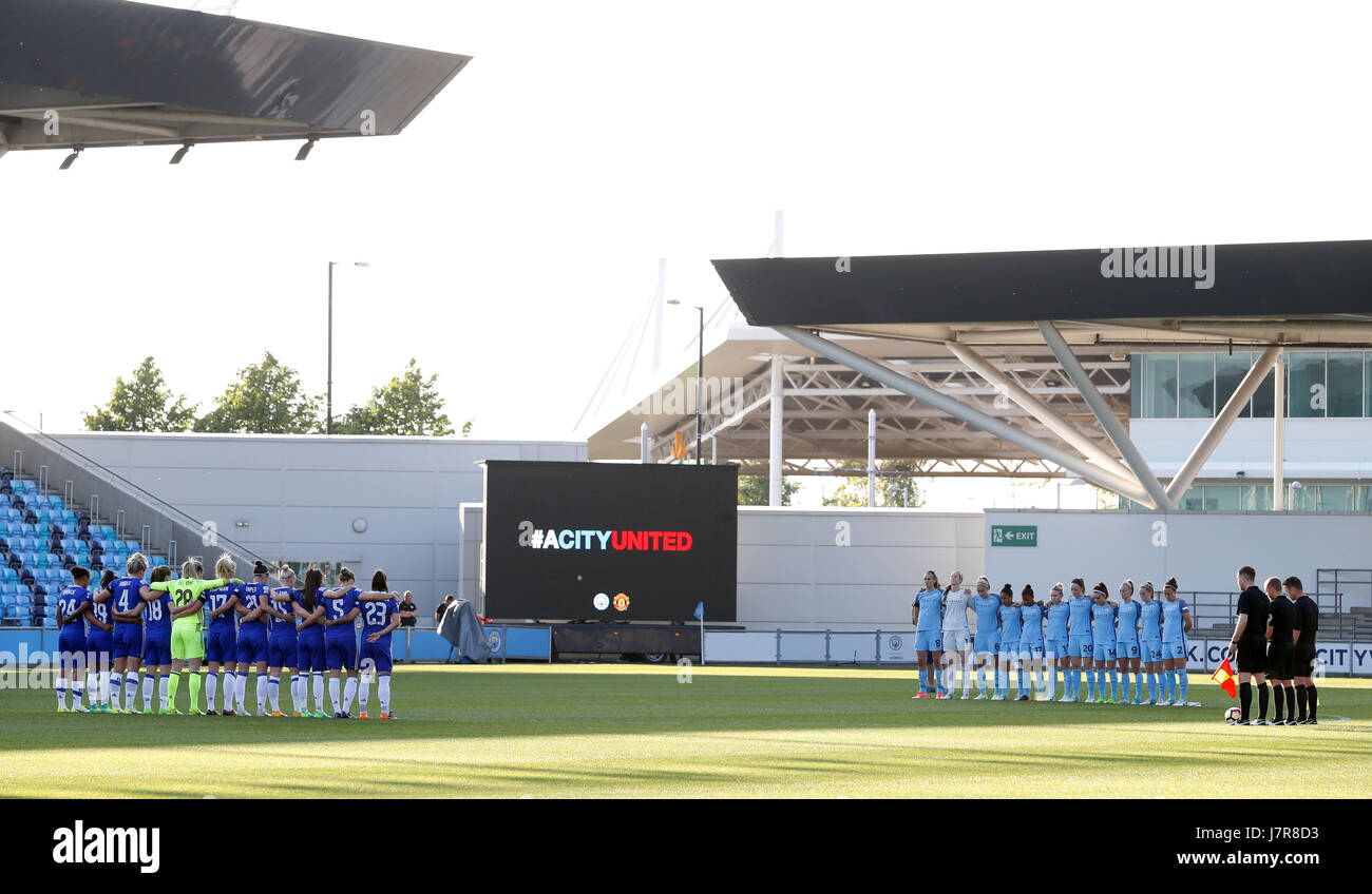 Manchester City and Chelsea observe a minute's silence in memory of the ...