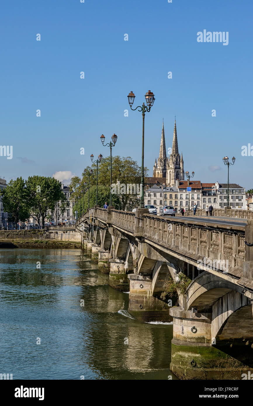 Pont saint espirit hi-res stock photography and images - Alamy