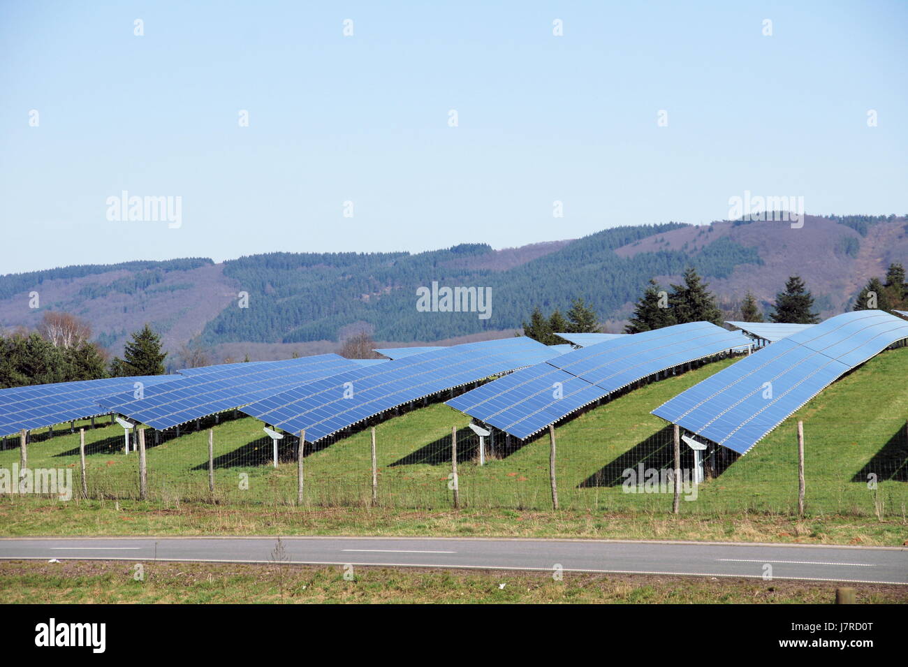 solar panels on greenfield Stock Photo - Alamy