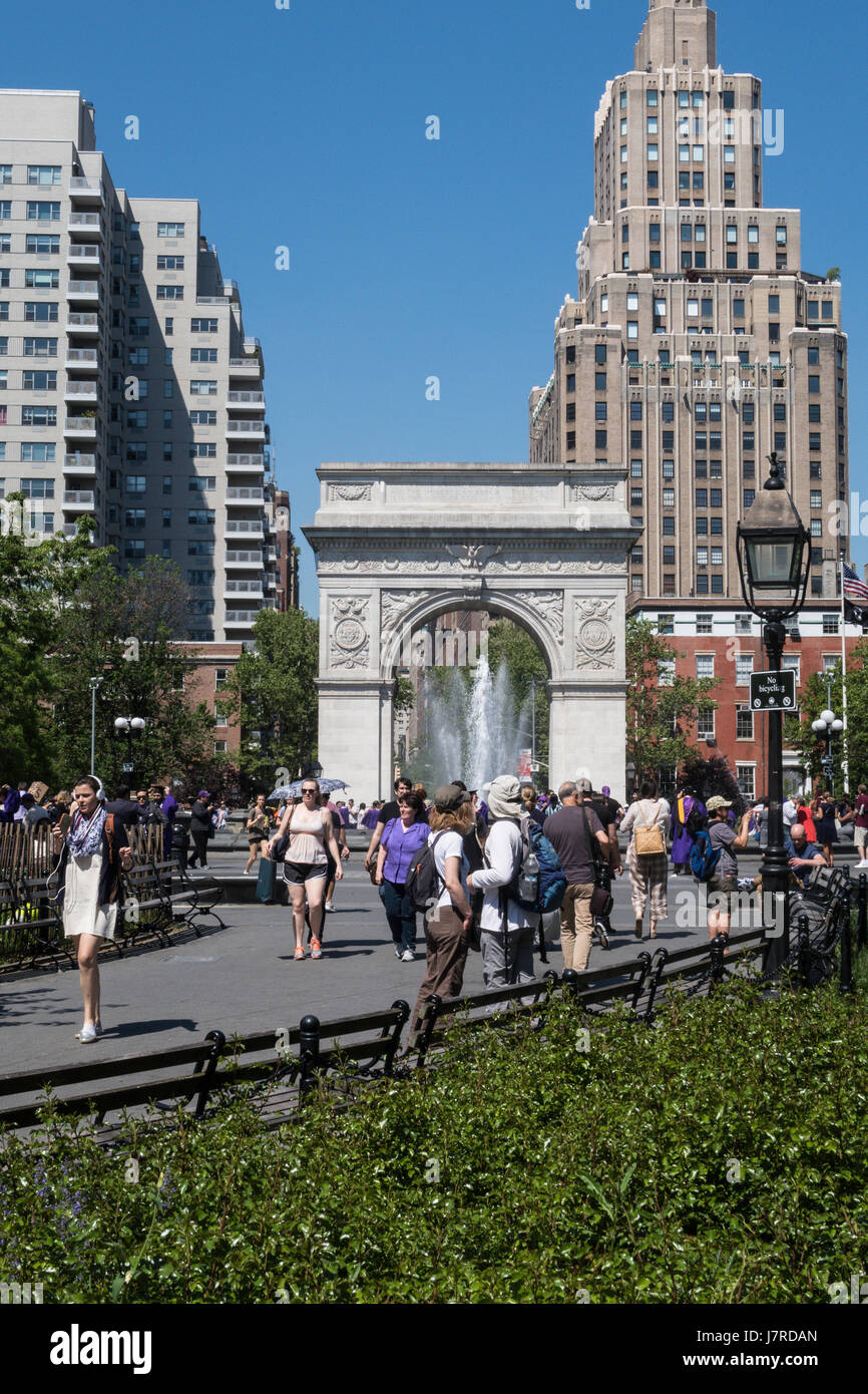 Washington Arch in Washington Square Park, Greenwich Village, NYC, USA ...