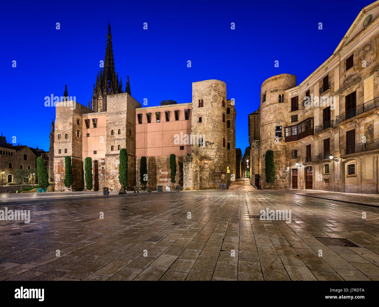 Ancient Roman Gate and Placa Nova in the Morning, Barcelona, Catalonia ...