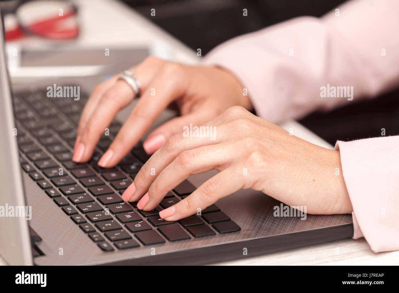 Hand fingers light communicate hi-res stock photography and images - Alamy