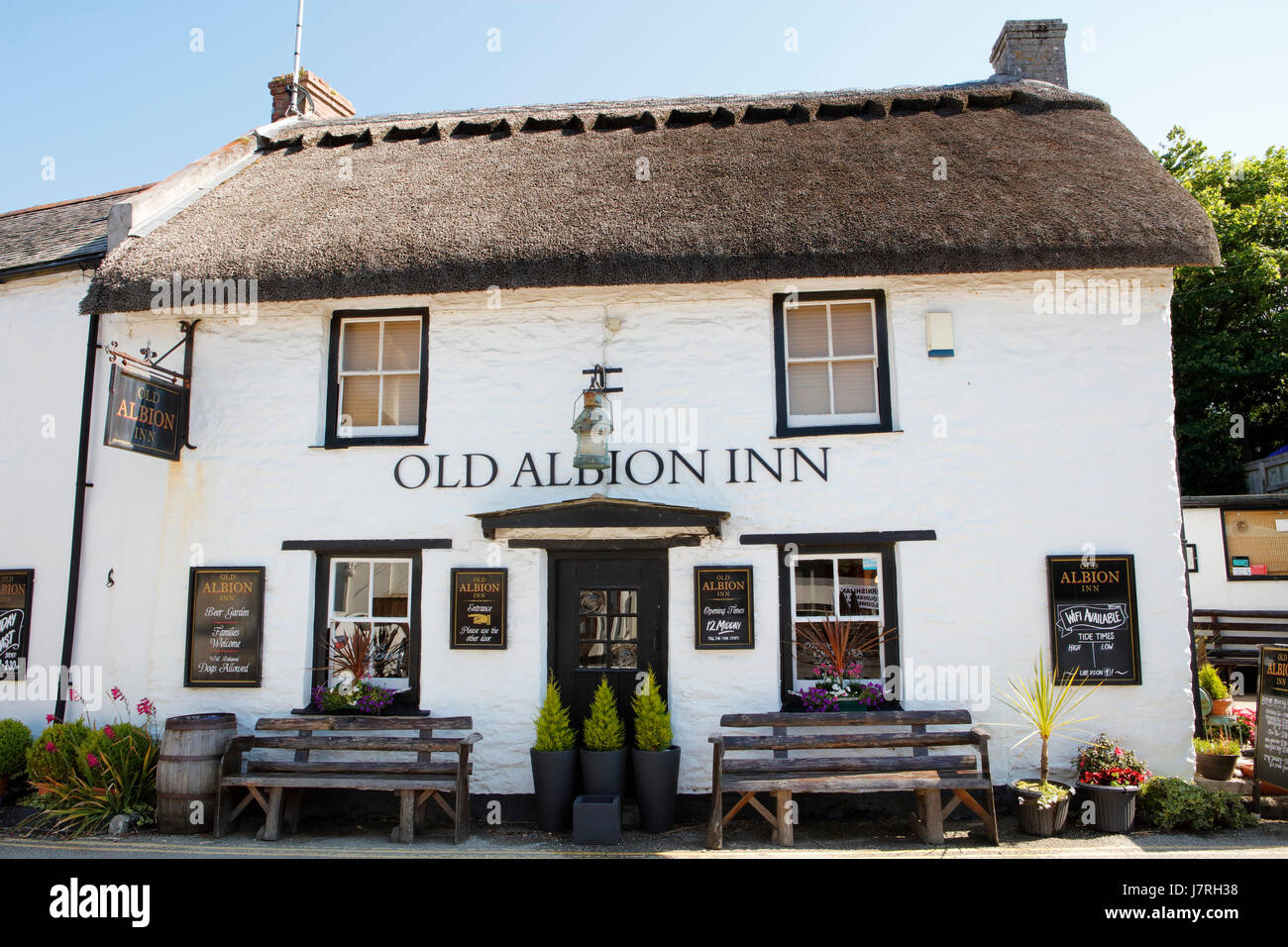 Crantock village hi-res stock photography and images - Alamy