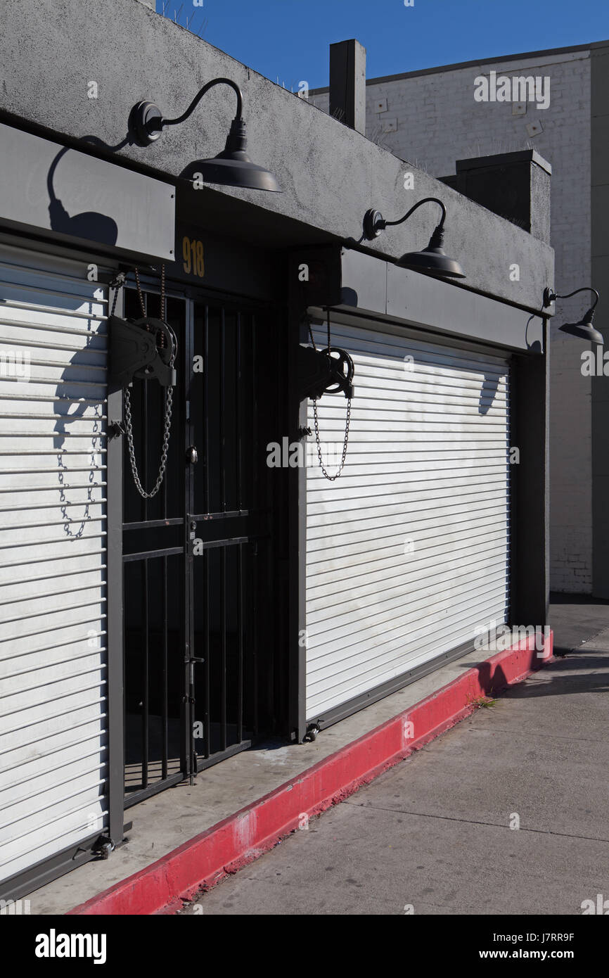 Black storefront hi-res stock photography and images - Alamy