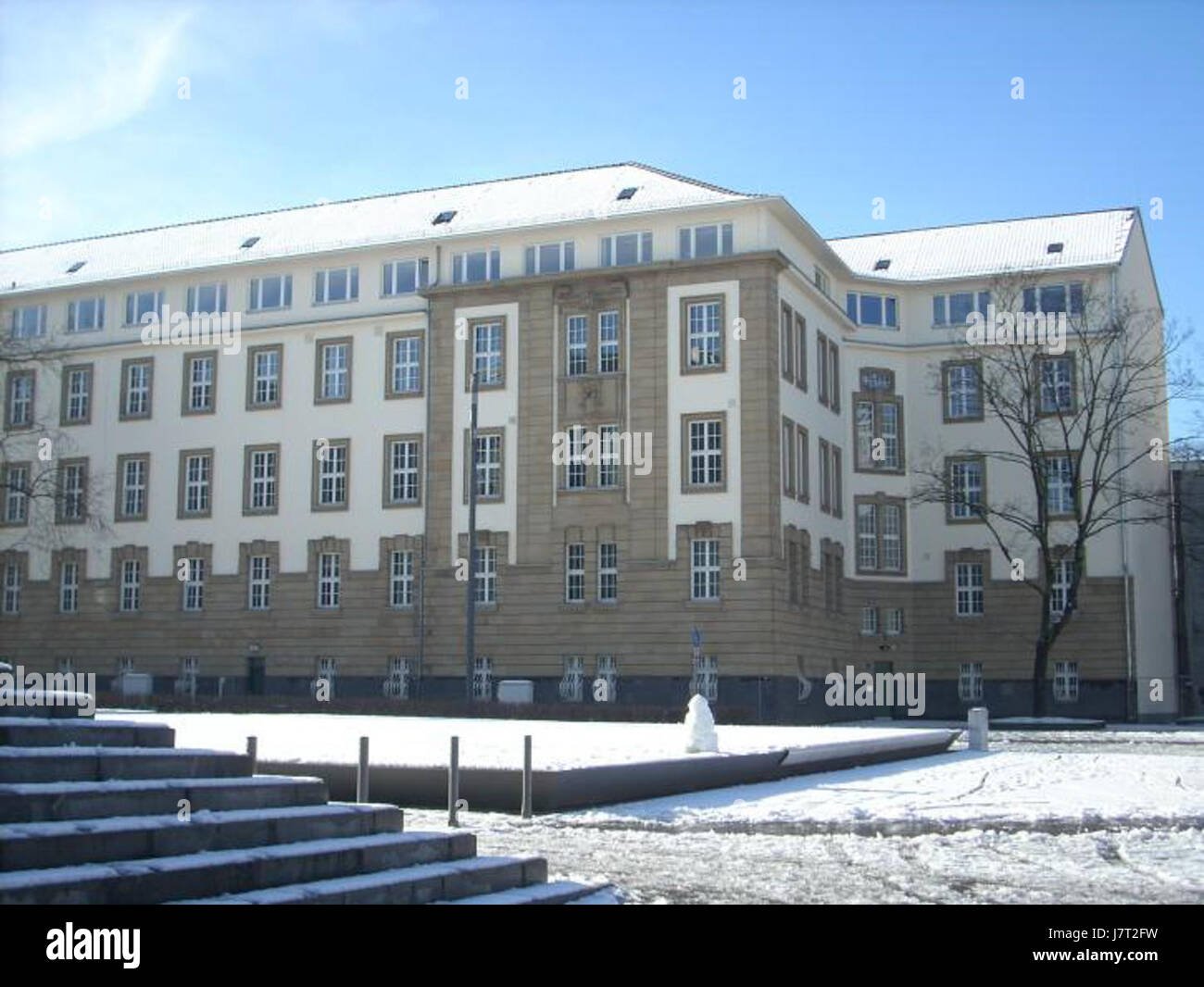 The Amts- und Landgericht Duisburg refers to the district and regional ...