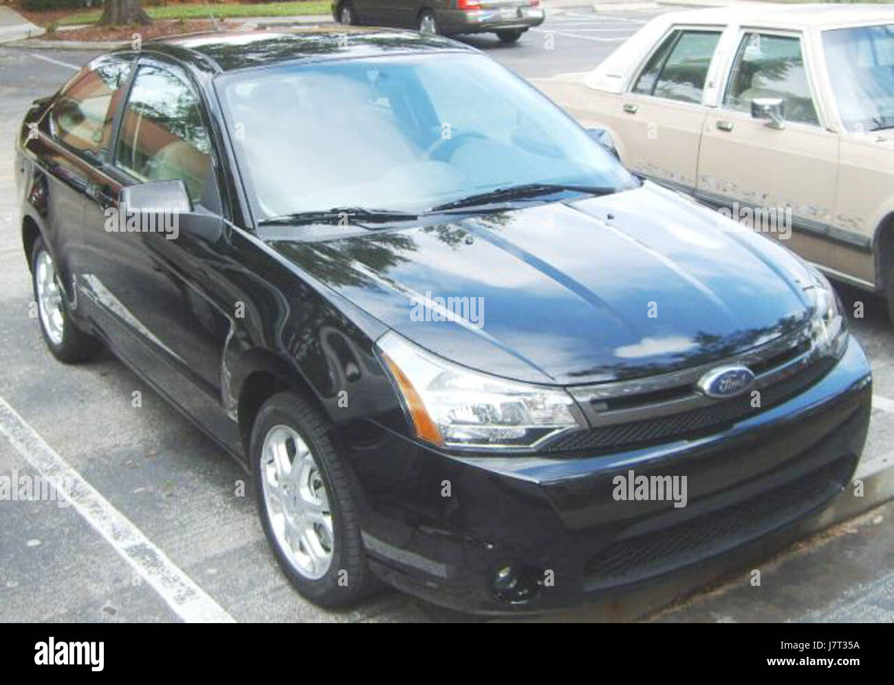Car front view ford hi-res stock photography and images - Alamy