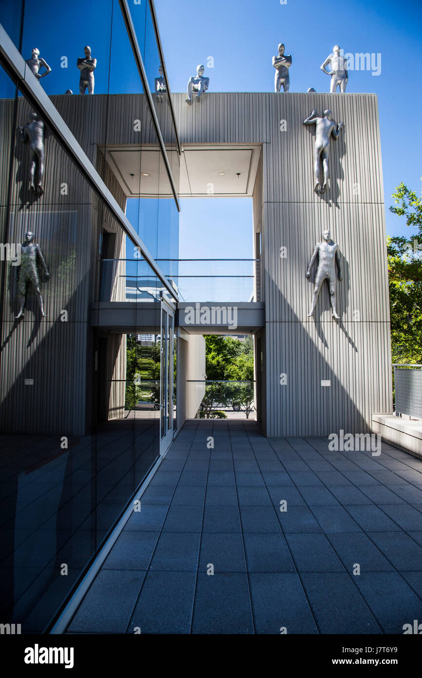 Modern hirise hi-res stock photography and images - Alamy