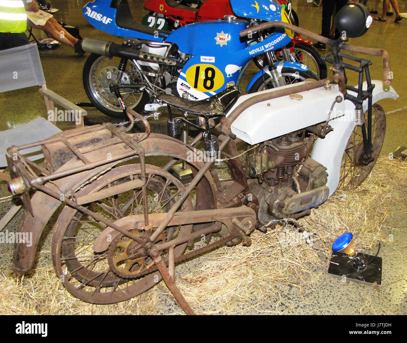 This title refers to a 1924 Triumph SD 016, an early model of ...