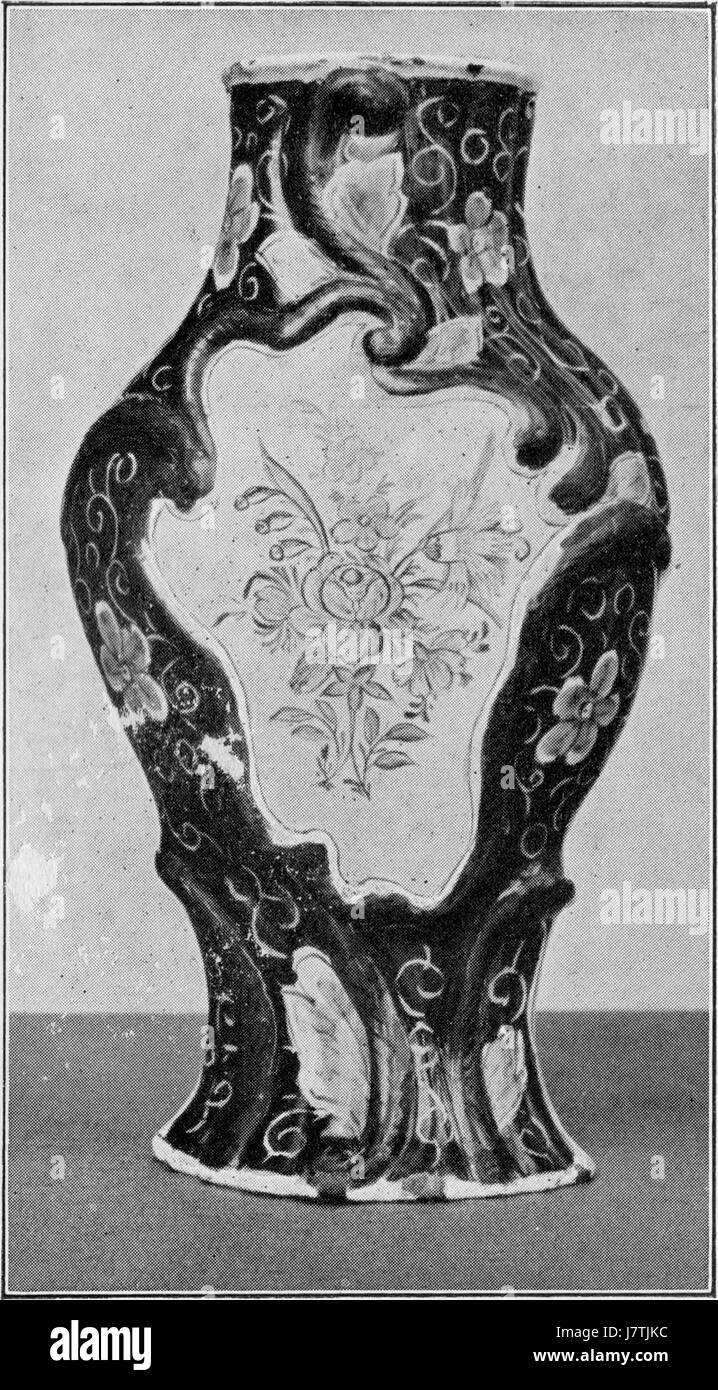 Showcases classic design Black and White Stock Photos & Images - Alamy