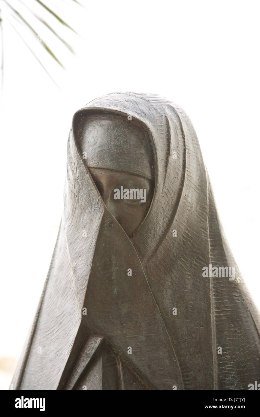 monument statue sculpture spain arab landmark woman monument statue ...