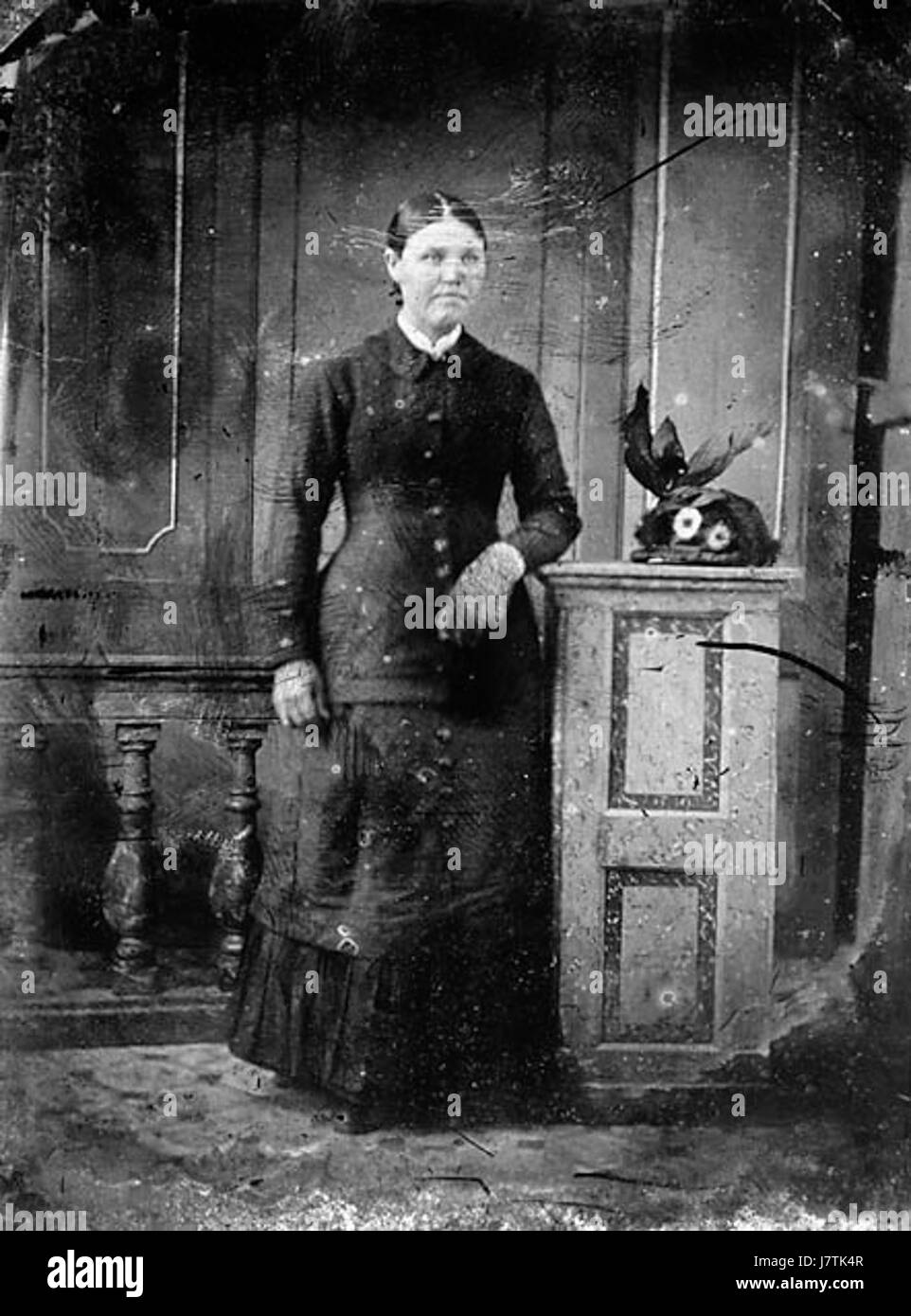 Figure study woman standing Black and White Stock Photos & Images - Alamy