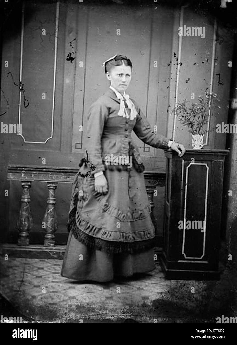 Figure study woman standing Black and White Stock Photos & Images - Alamy