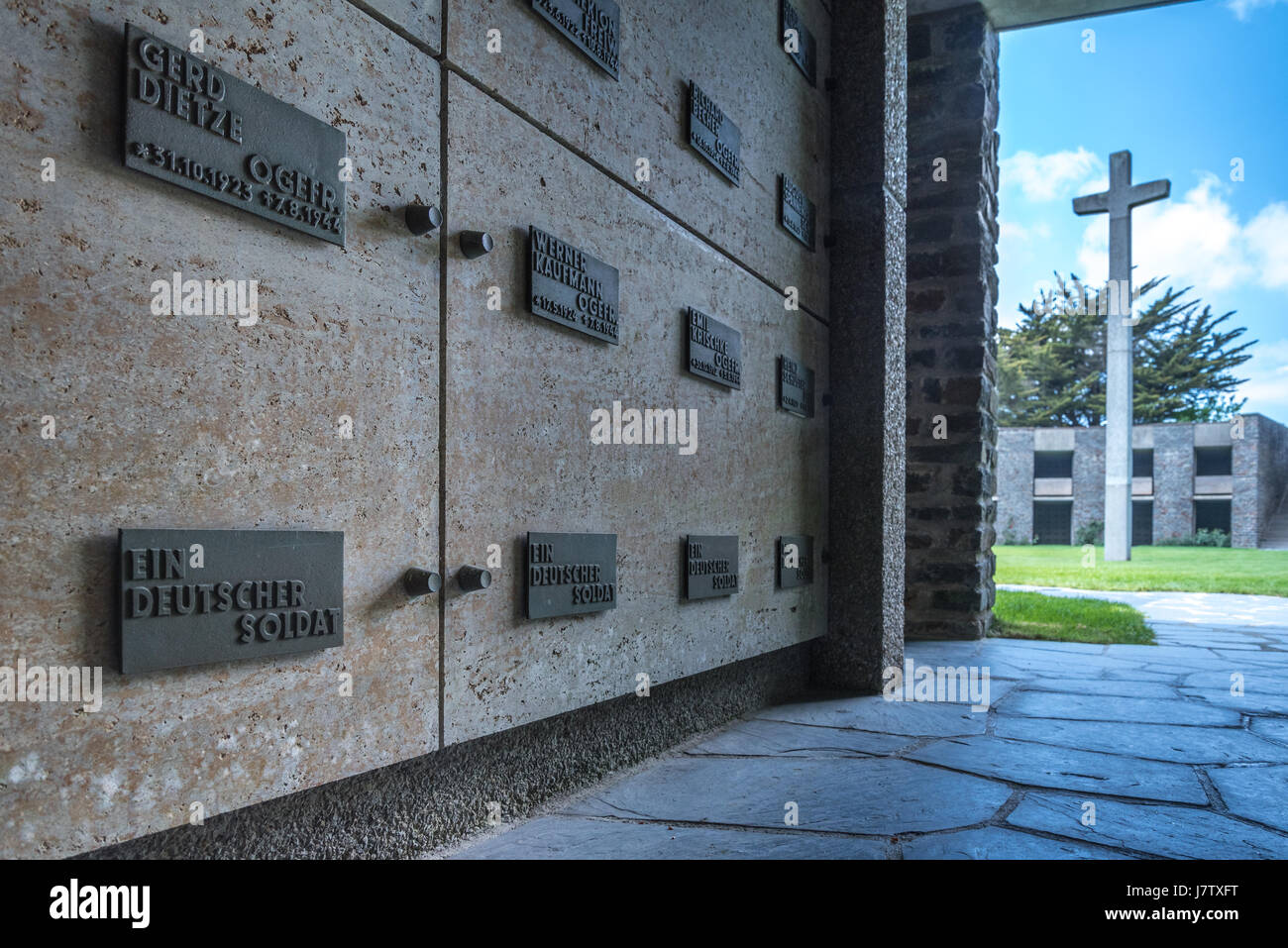 Mont d’Huisnes German war cemetery concrete mausoleum inaugurated on ...