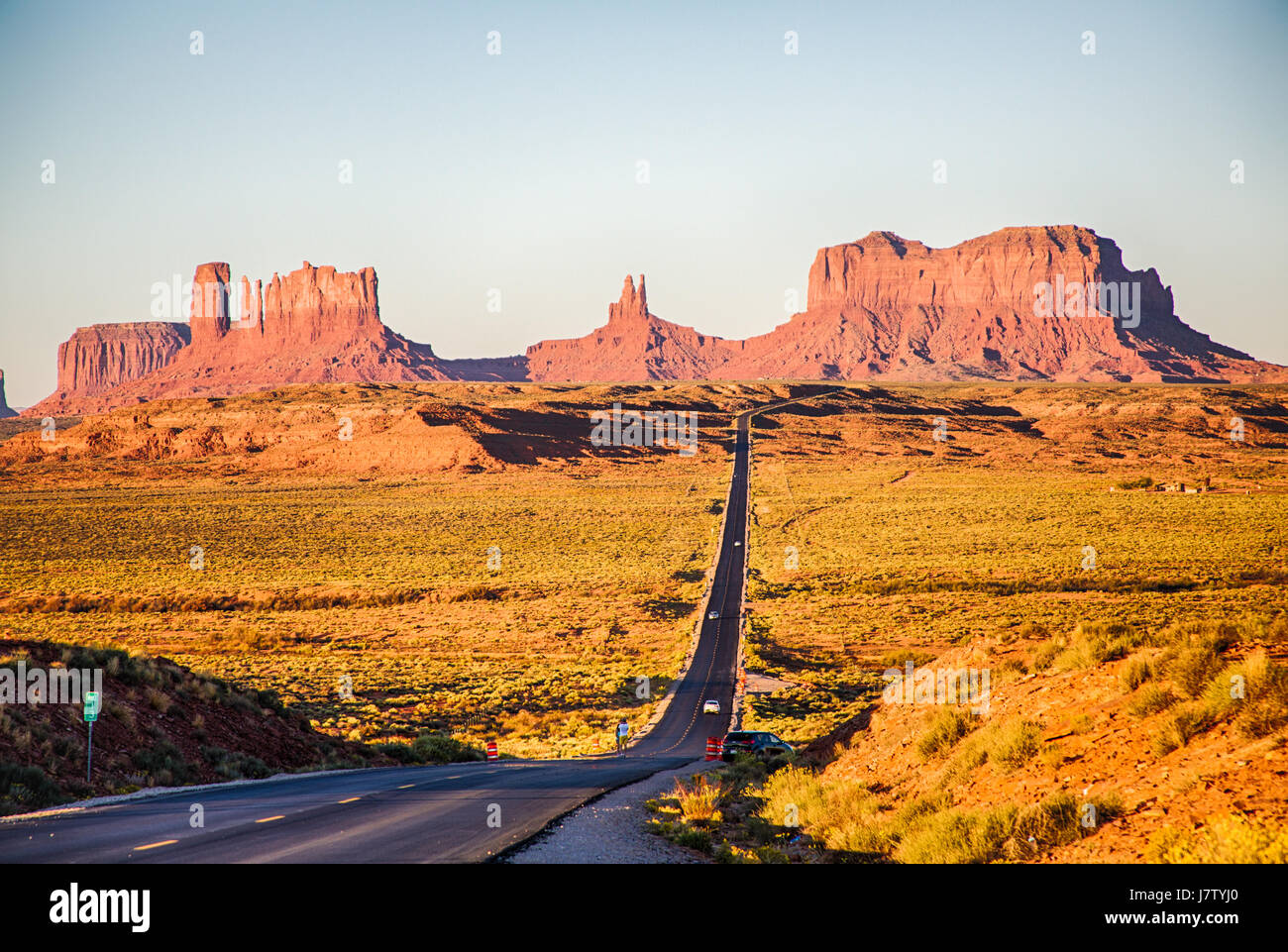 highway through monument valley Stock Photo - Alamy