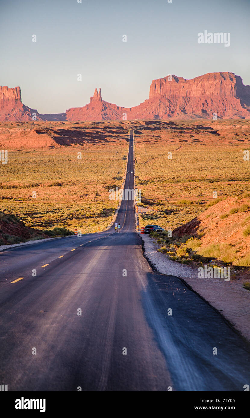 Highway through monument valley hi-res stock photography and images - Alamy