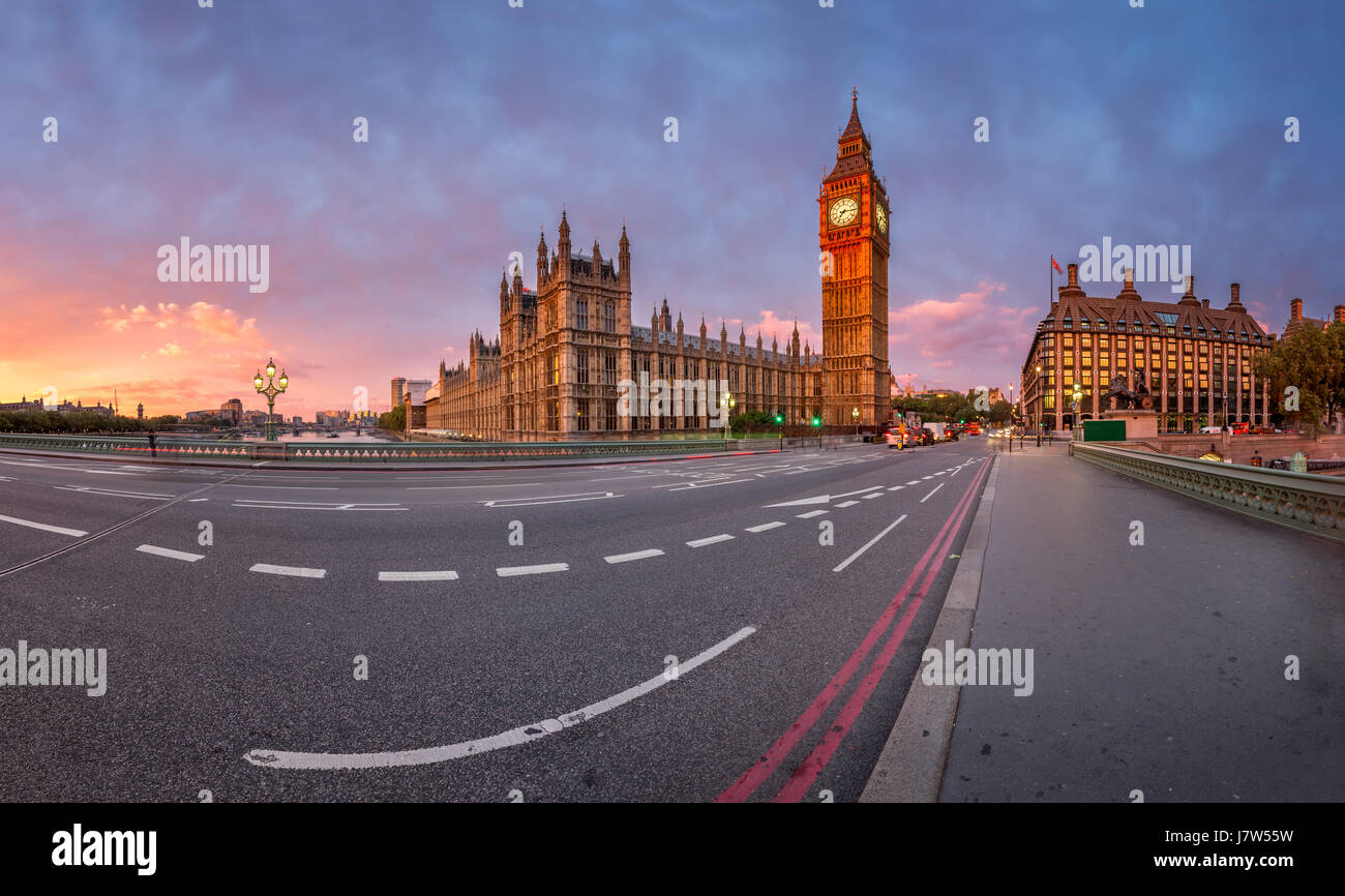 Panorama of Queen Elizabeth Clock Tower and Westminster Palace in the ...