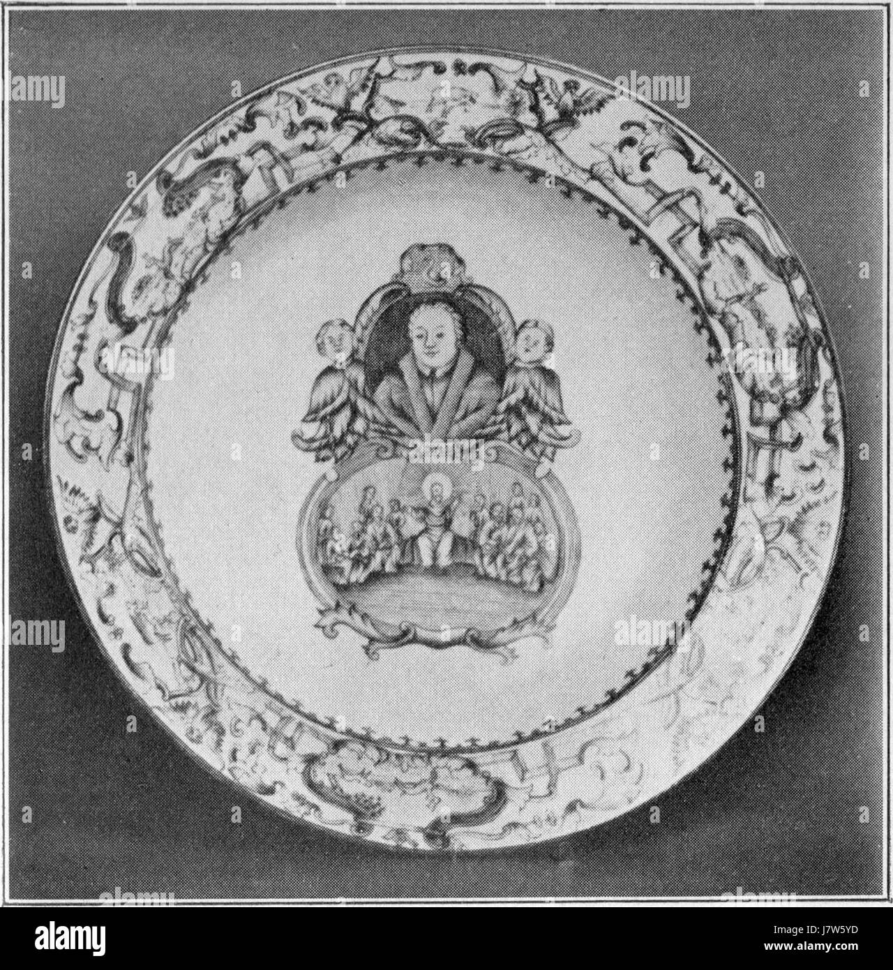 This refers to a pair of decorative plates featuring a bust of Martin ...