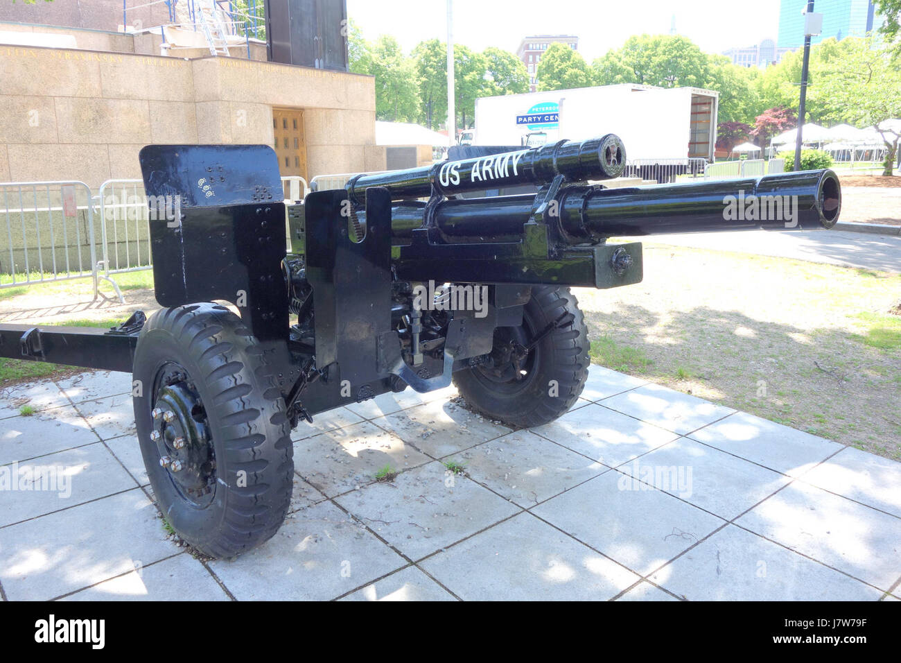 105 mm howitzer hi-res stock photography and images - Alamy