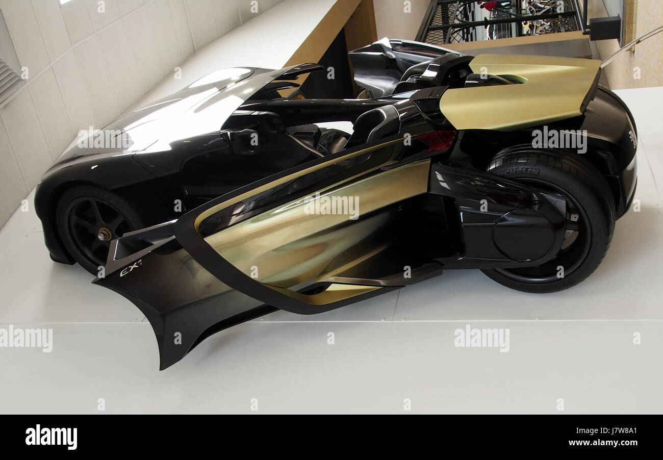 The 2010 Peugeot EX1 is a concept car that blends futuristic design ...