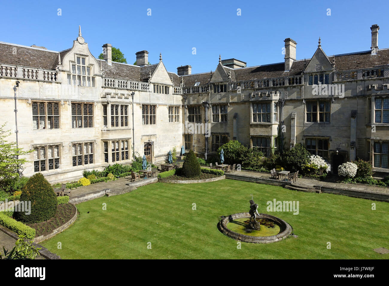 The courtyard of Rushton Hall in Northamptonshire, England, is a ...