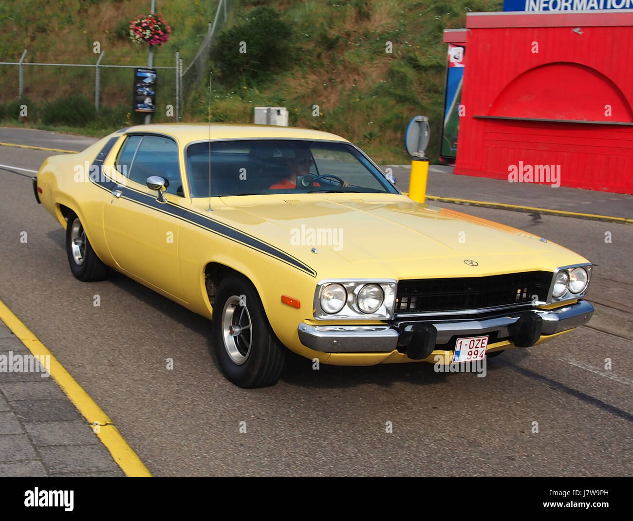 Vintage yellow car hi-res stock photography and images - Alamy