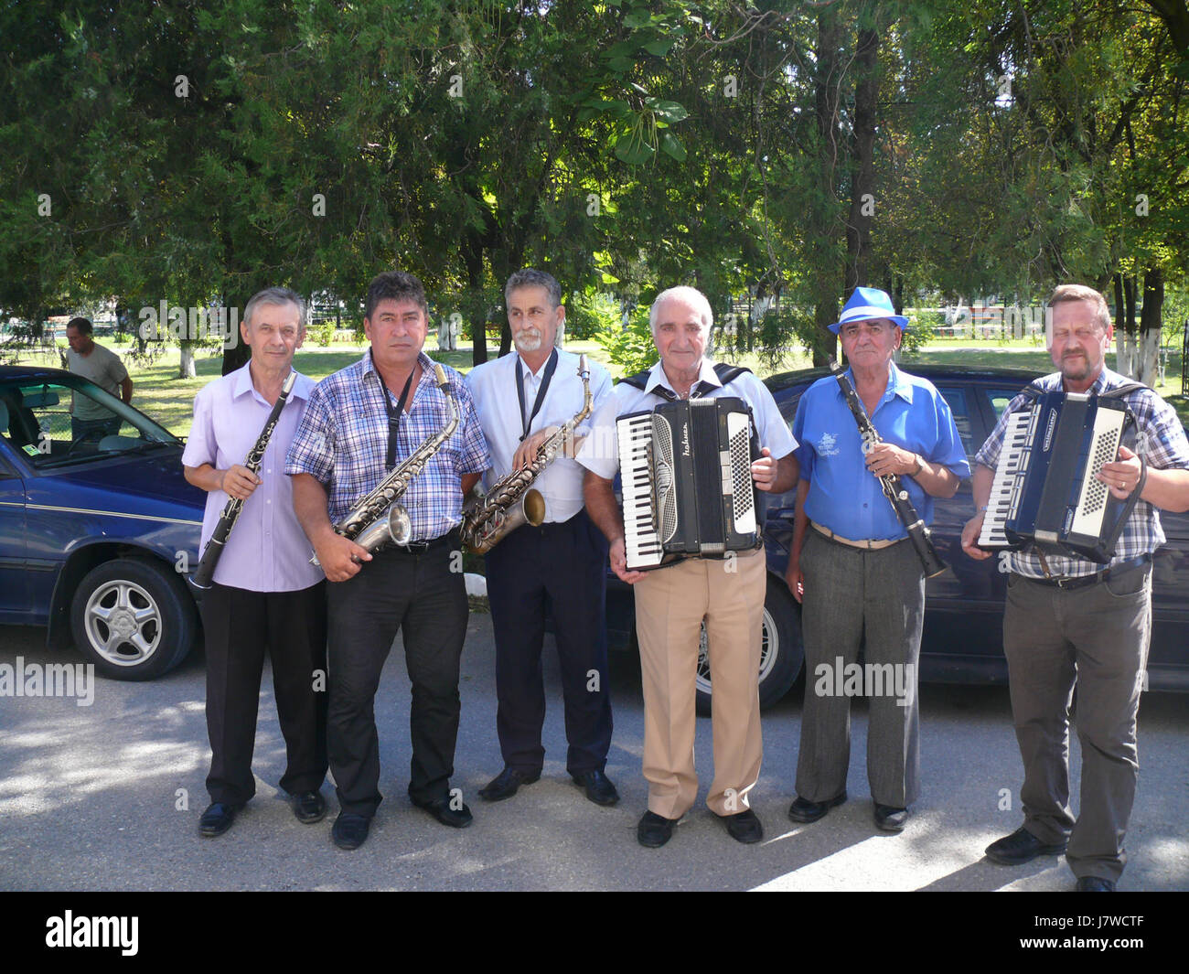10 Obshta snimka na instrumentalistite pred tsarkvata 2016 g Stock Photo - Alamy