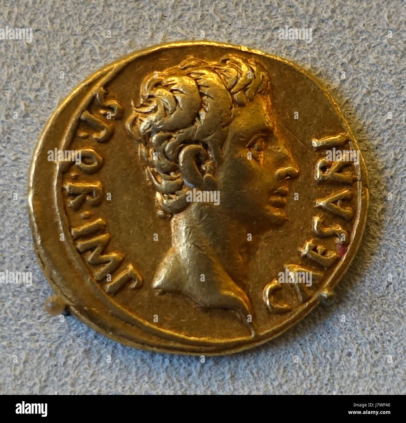 An aureus coin featuring Emperor Augustus, minted between 18 and 16 BC ...