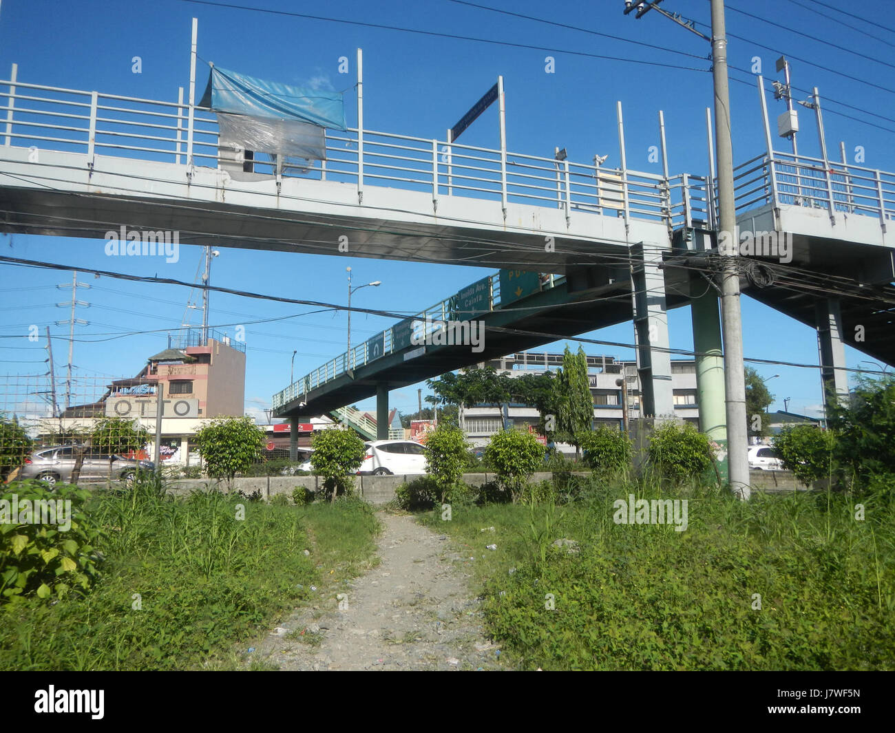 09890 Footbridge Marcos Highway Pasig Santolan LRT Line 13 Stock Photo ...