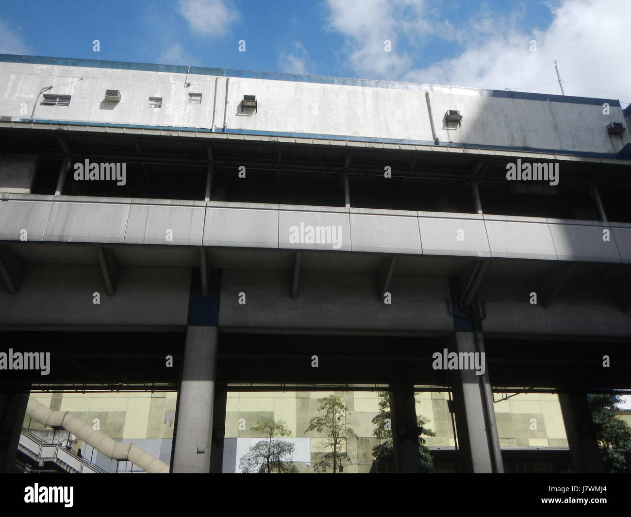 09967 North Avenue MRT Station EDSA Metro Rail Transit Line 16 LRVs ...