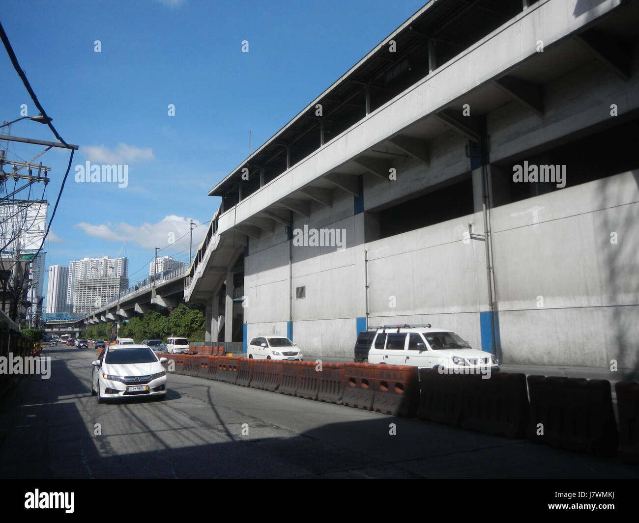 09967 North Avenue MRT Station EDSA Metro Rail Transit Line 25 LRVs ...