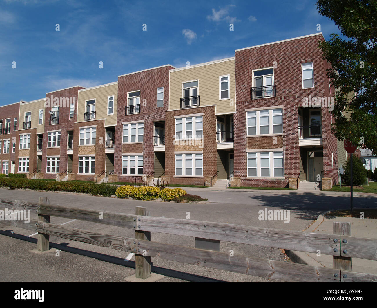 house building brick real estate townhouse home flat apartment exterior ...