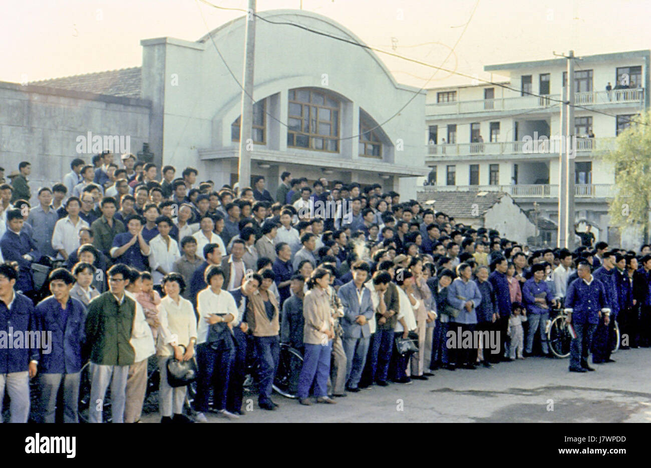 In 1983, Jiangsu Province in China was preparing for a delegation visit ...