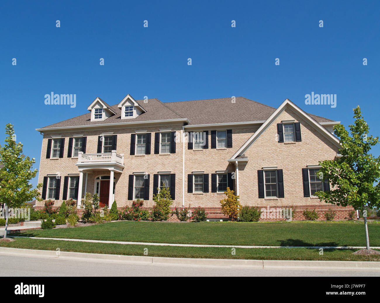 house building big large enormous extreme powerful imposing immense ...