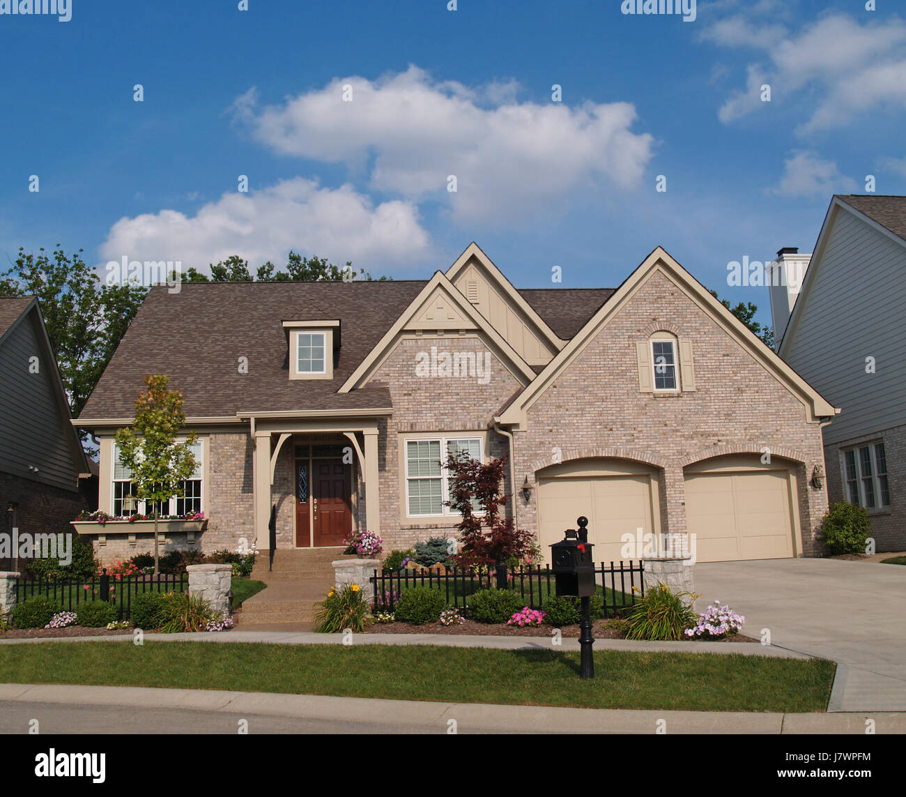 Small one story brick hi-res stock photography and images - Alamy