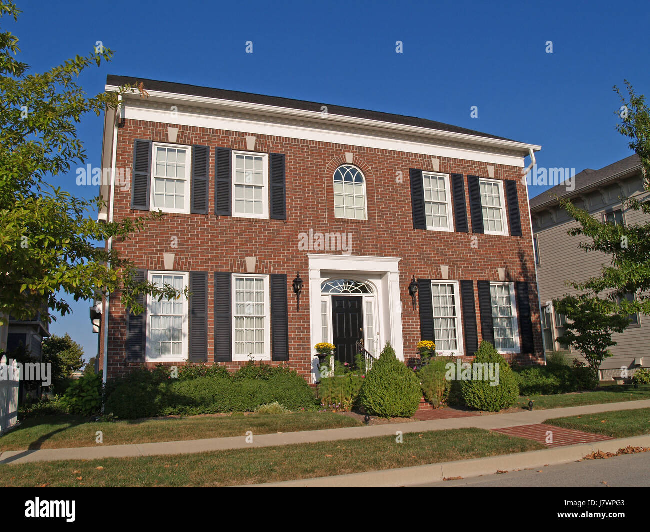 house building big large enormous extreme powerful imposing immense ...