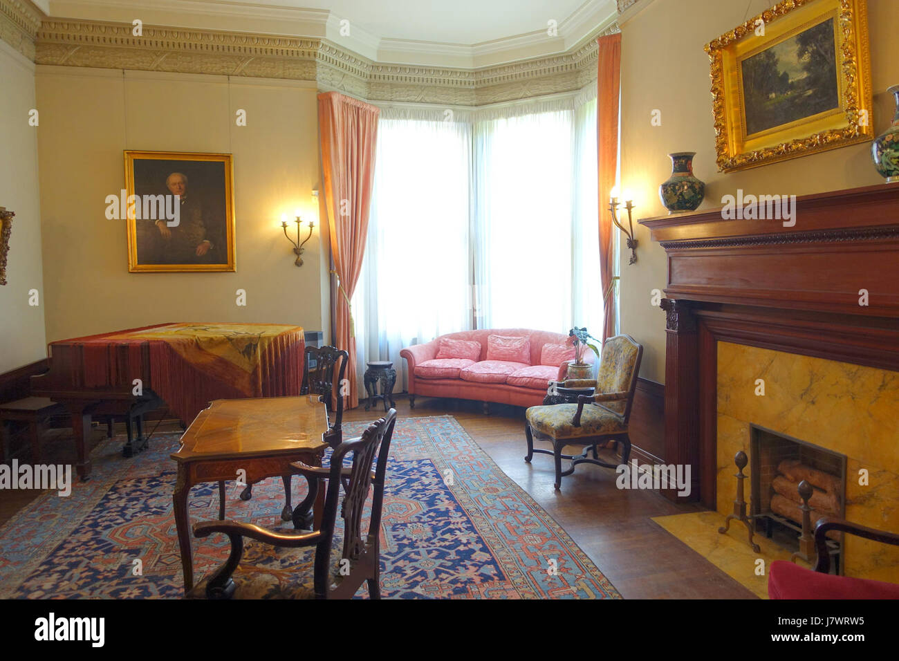 Victorian parlor hi-res stock photography and images - Alamy