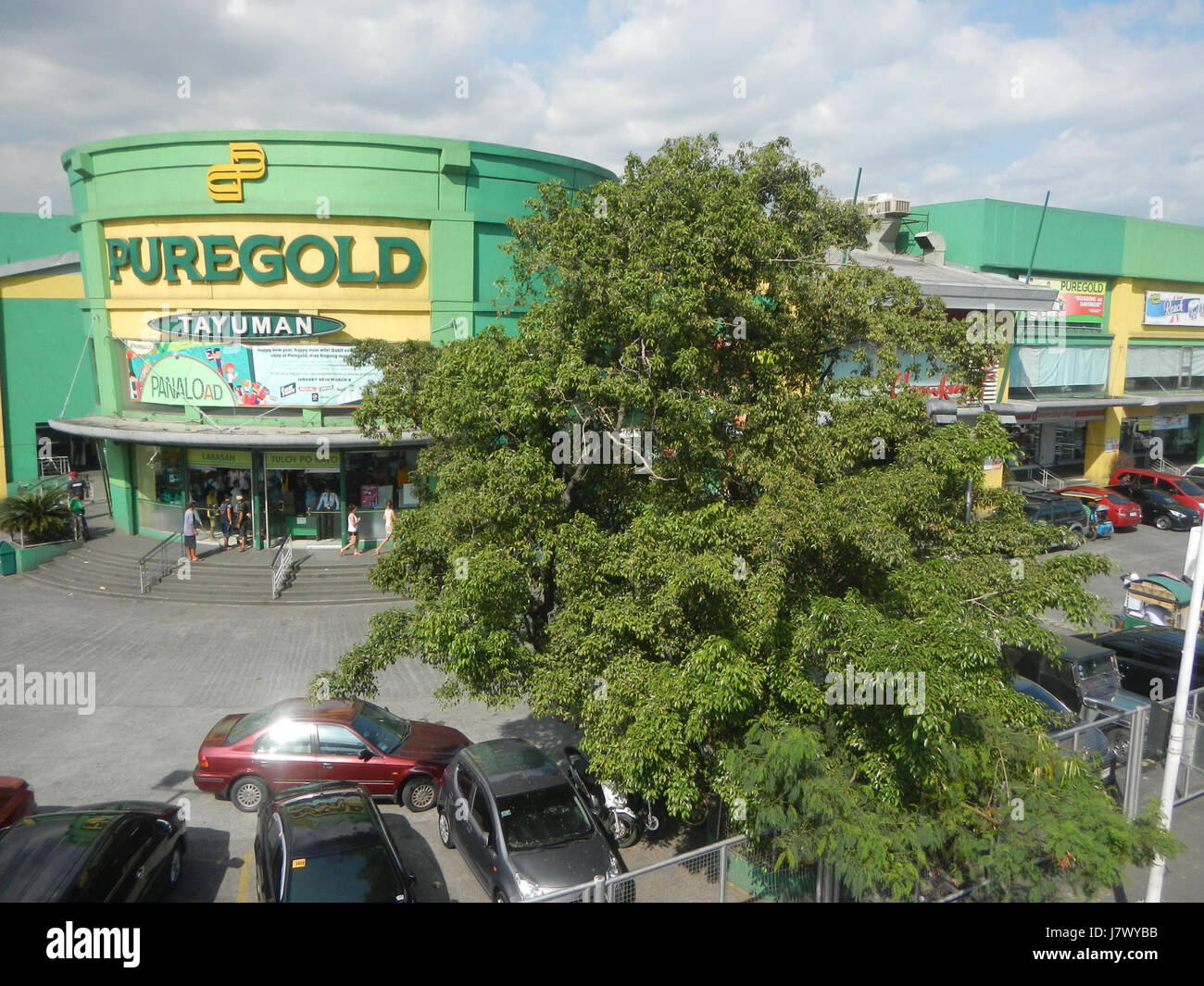 This refers to a pedestrian footbridge located in Tondo, Manila ...