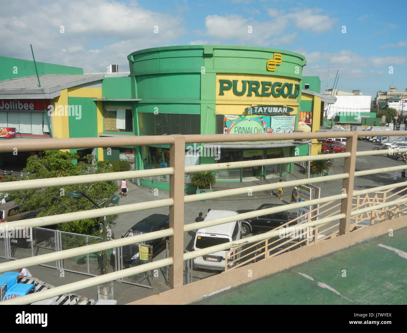 The pedestrian footbridge in the Tondo district of Manila, connecting ...