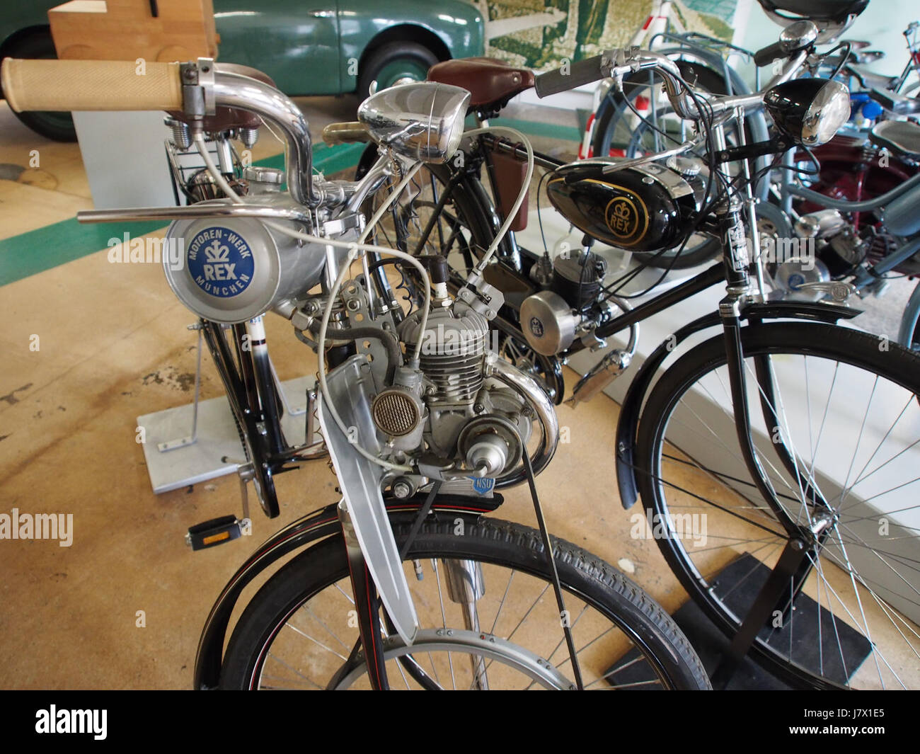 The 1951 REX FM31 is a German-made bicycle engine featuring a 31cc ...